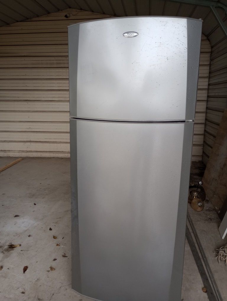 Whirlpool Refrigerator for Sale in San Antonio, TX - OfferUp