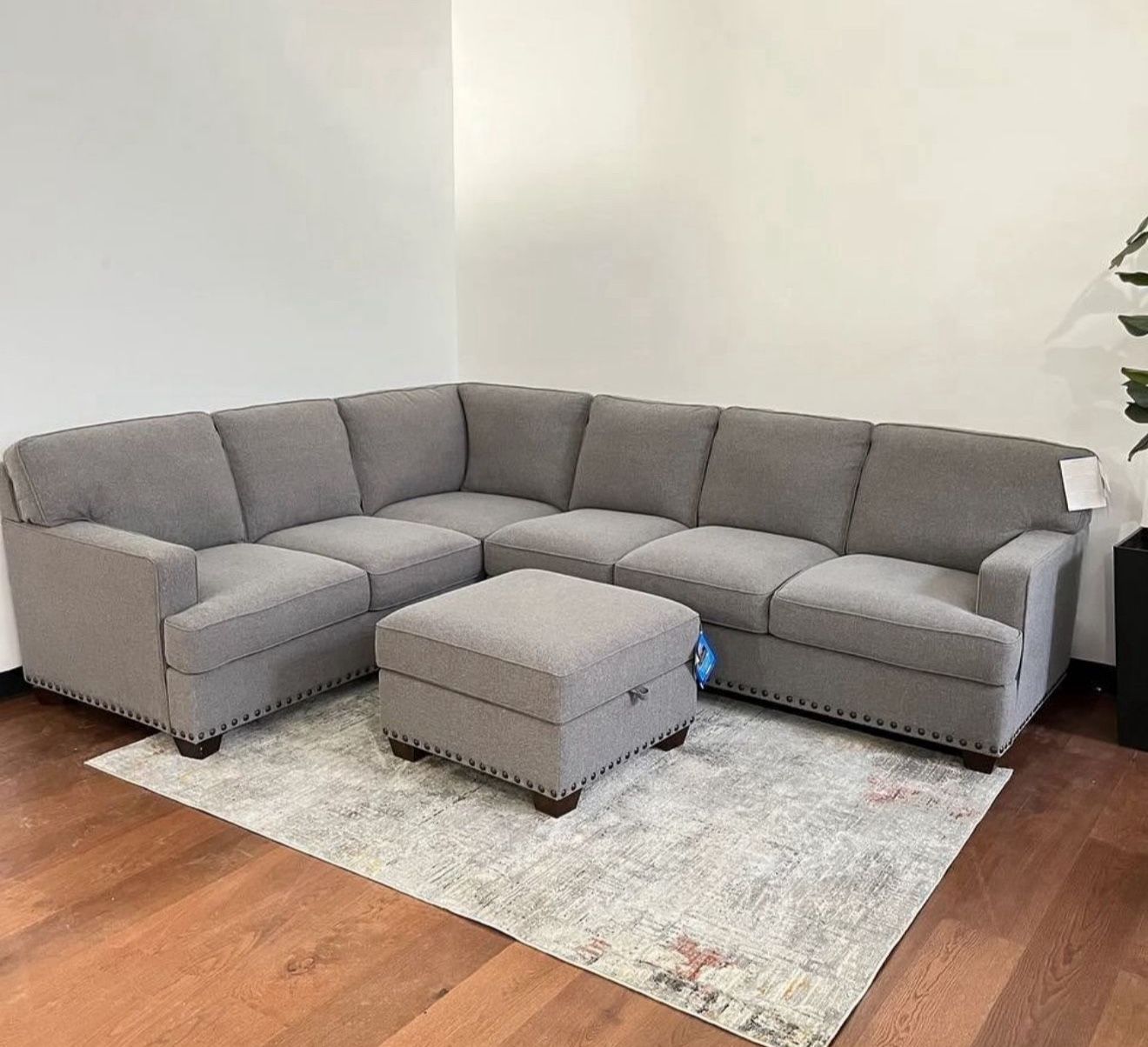 Thomasville Emilee Fabric Sectional With Storage Ottoman