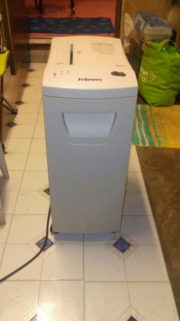 Fellowes DM15C Powershred Confetti-cut Paper Shredder 15-sheet Capacity ...