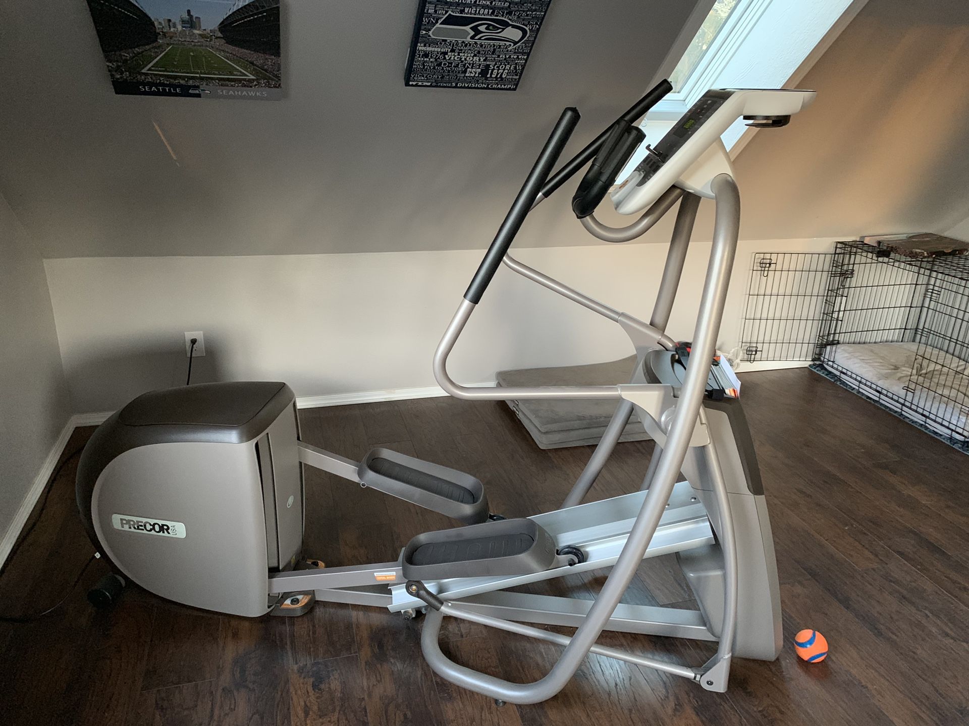 Precor EFX 5.35 Premium Series Elliptical (Like New) for Sale in Lake ...
