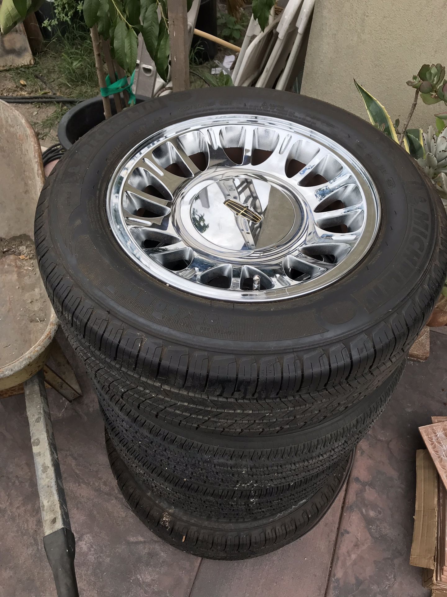 Rims and tires for a Lincoln town car 2000 for Sale in Huntington Park ...