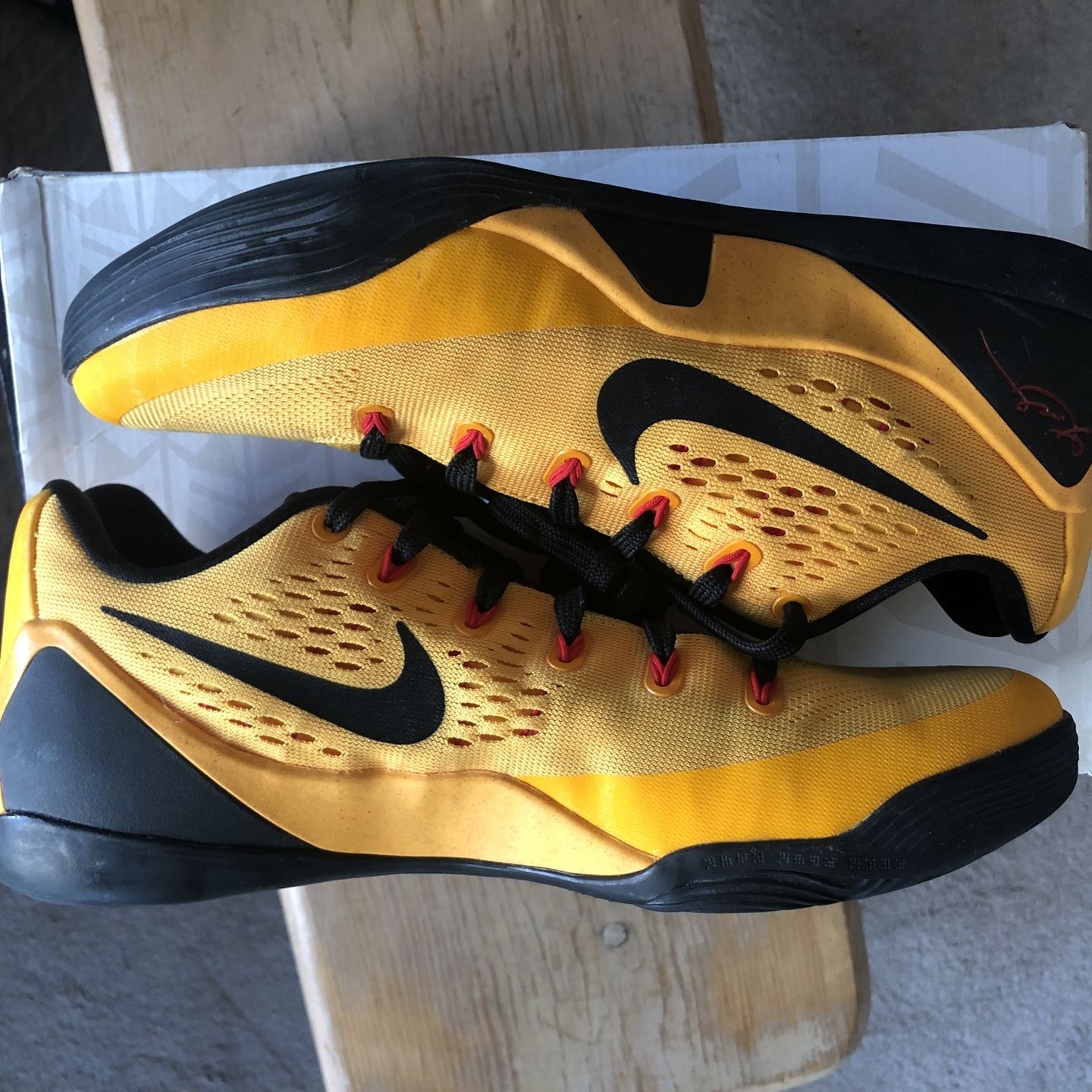 Kobe 9 Low Bruce Lee Wallpaper