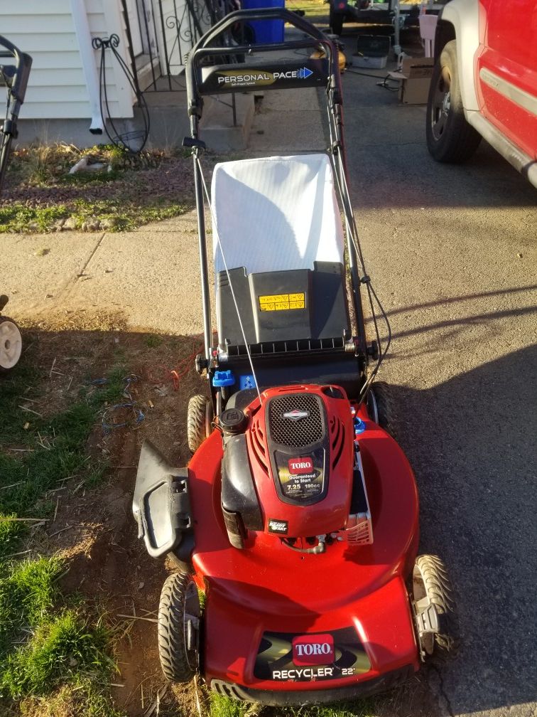 Toro recycler 22in self propelled lawn mower for Sale in Newington, CT ...