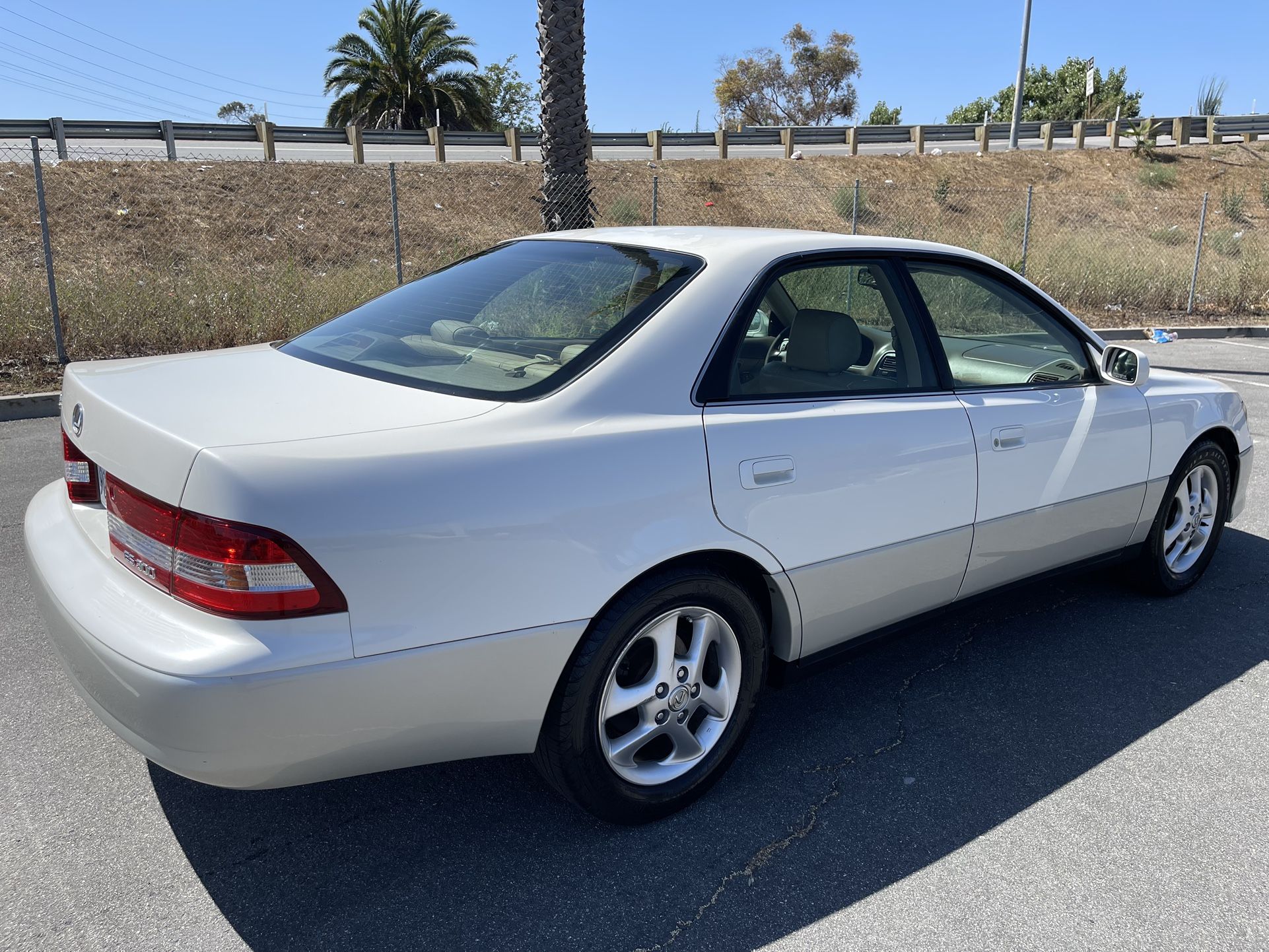 2000 Lexus ES 300 for Sale in Compton, CA - OfferUp