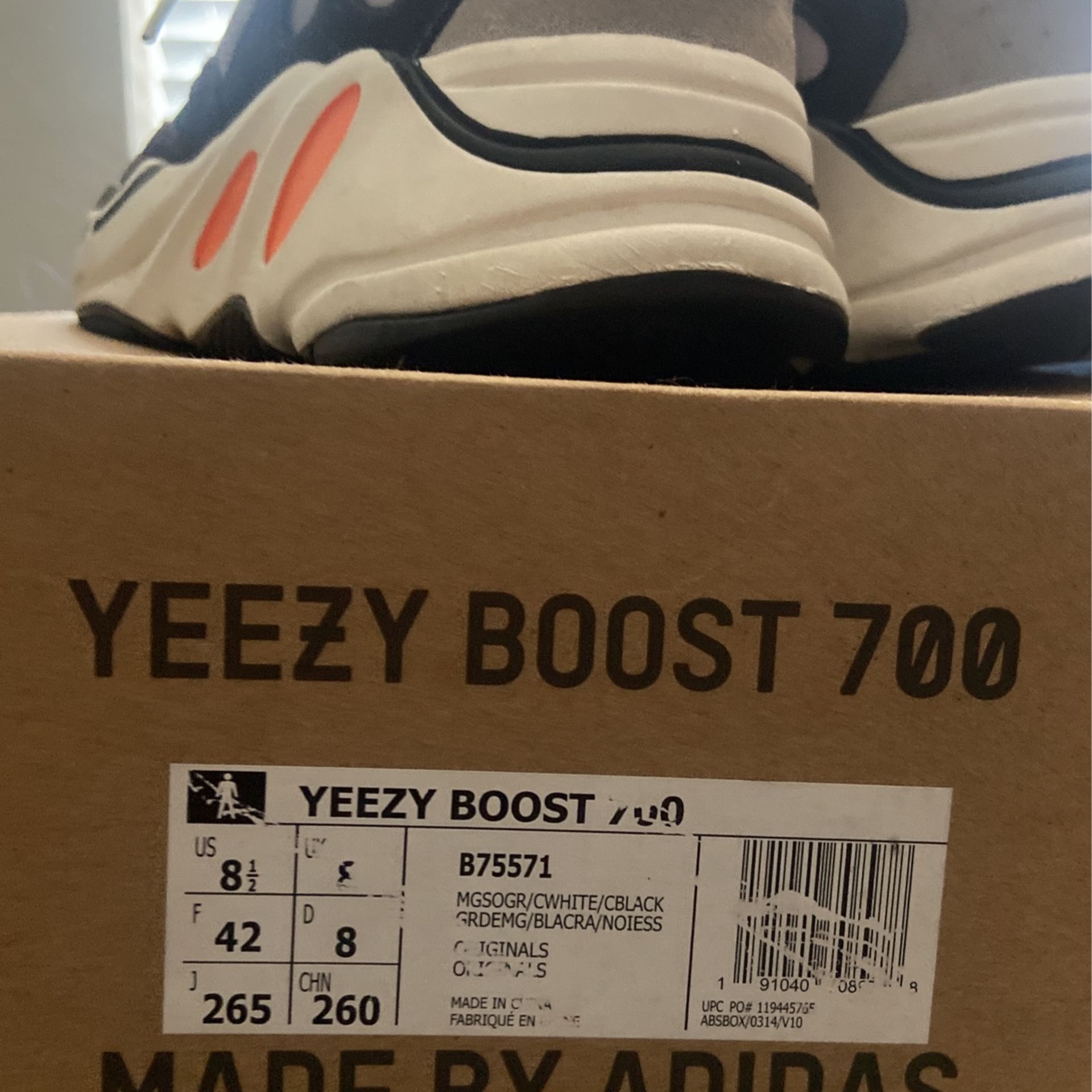 Adidas Yeezy Boost 700 Waverunners Size 8.5 for Sale in Houston, TX ...