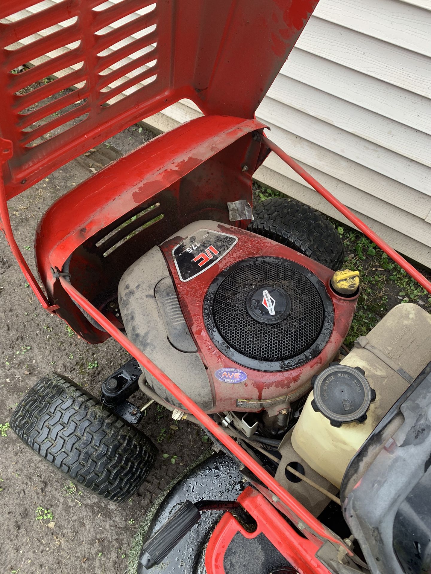 MTD lawn Tractor for Sale in Homer Glen, IL - OfferUp