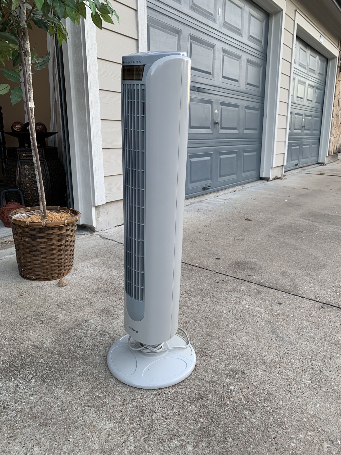 Airtech Tower Fan for Sale in Houston, TX - OfferUp
