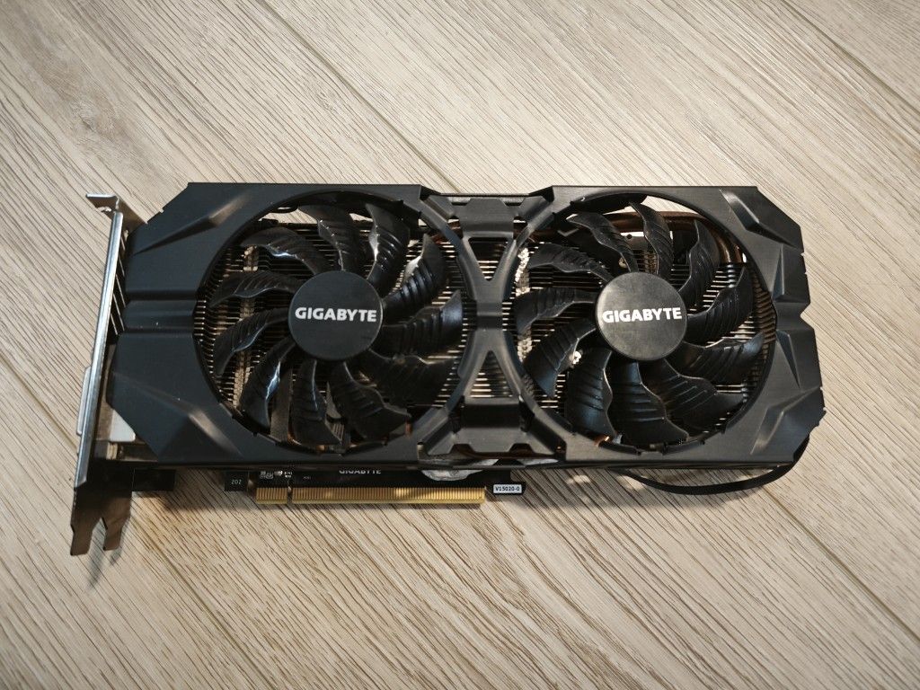 GIGABYTE AMD Radeon R9 390 GPU 8GB for Sale in San Gabriel, CA - OfferUp