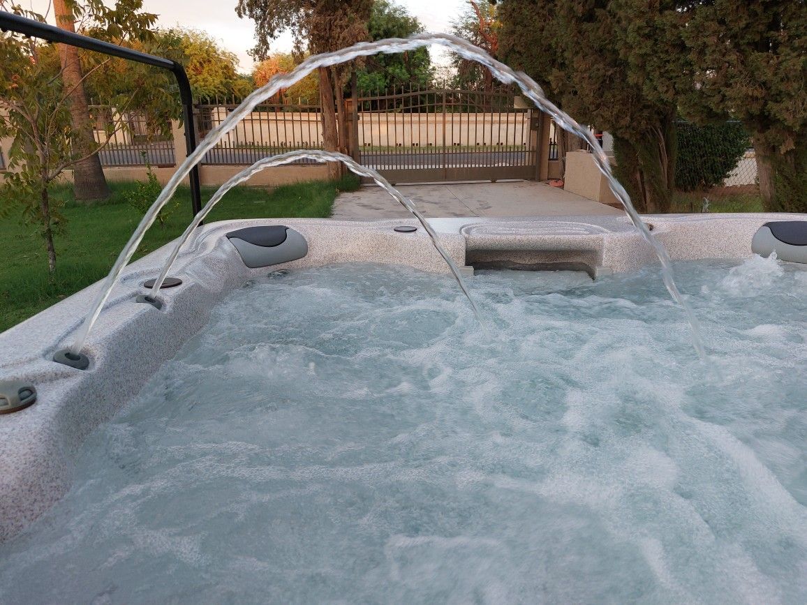 Beautiful & large 2015 Gradskog hot tub by Maax /spa/jacuzzi for sale ...