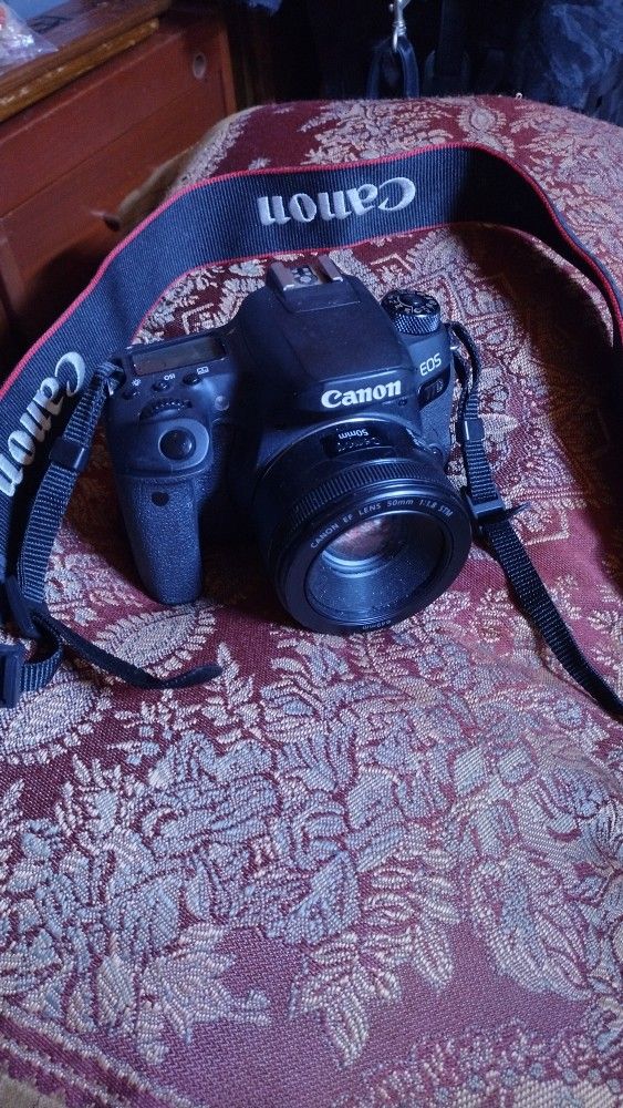 77D Cannon Camera for Sale in Portland, OR - OfferUp
