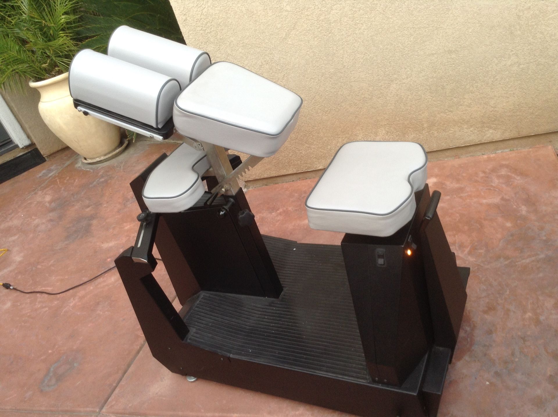 PRO-ADJUSTER CHIROPRACTIC TABLE / CHAIR for Sale in San Jacinto, CA ...