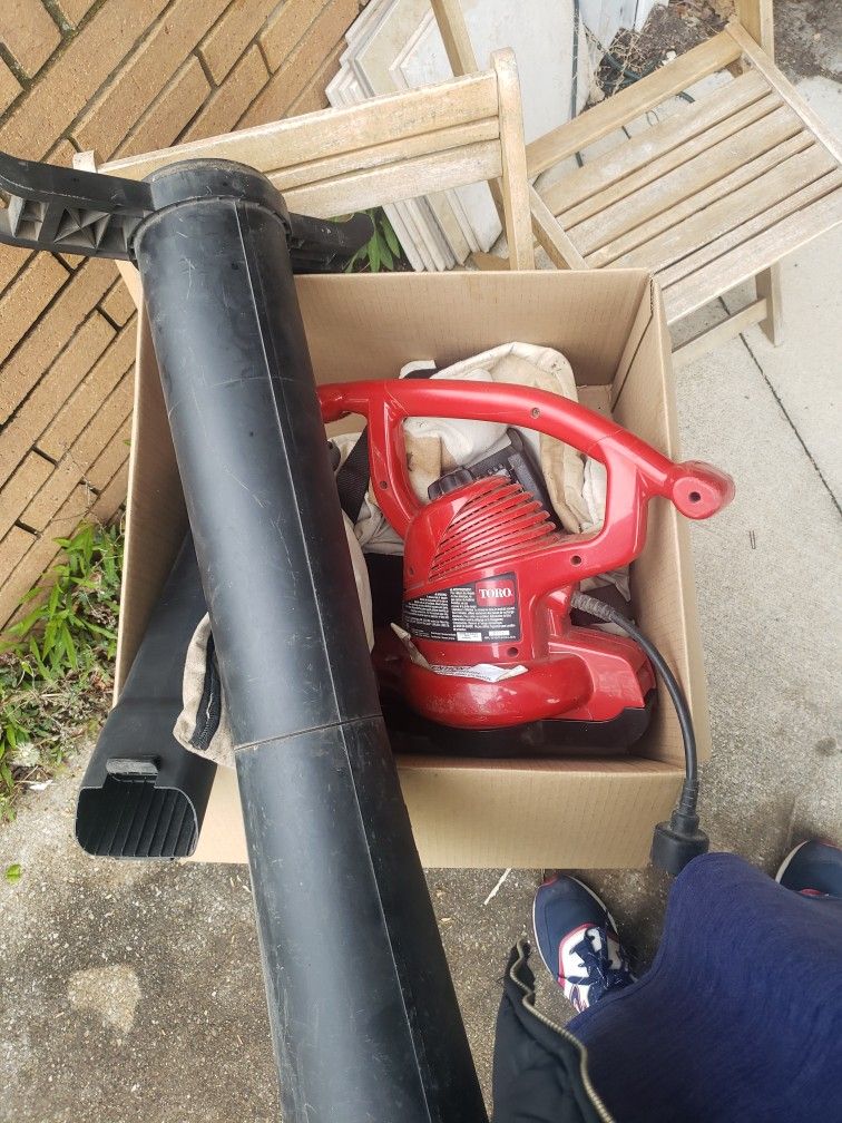 Toro Leaf Vacuum And Attatchments for Sale in Parma, OH - OfferUp