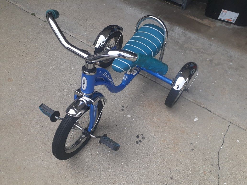 Schwinn Lil Stingray Tricycle for Sale in Huntington Beach, CA - OfferUp