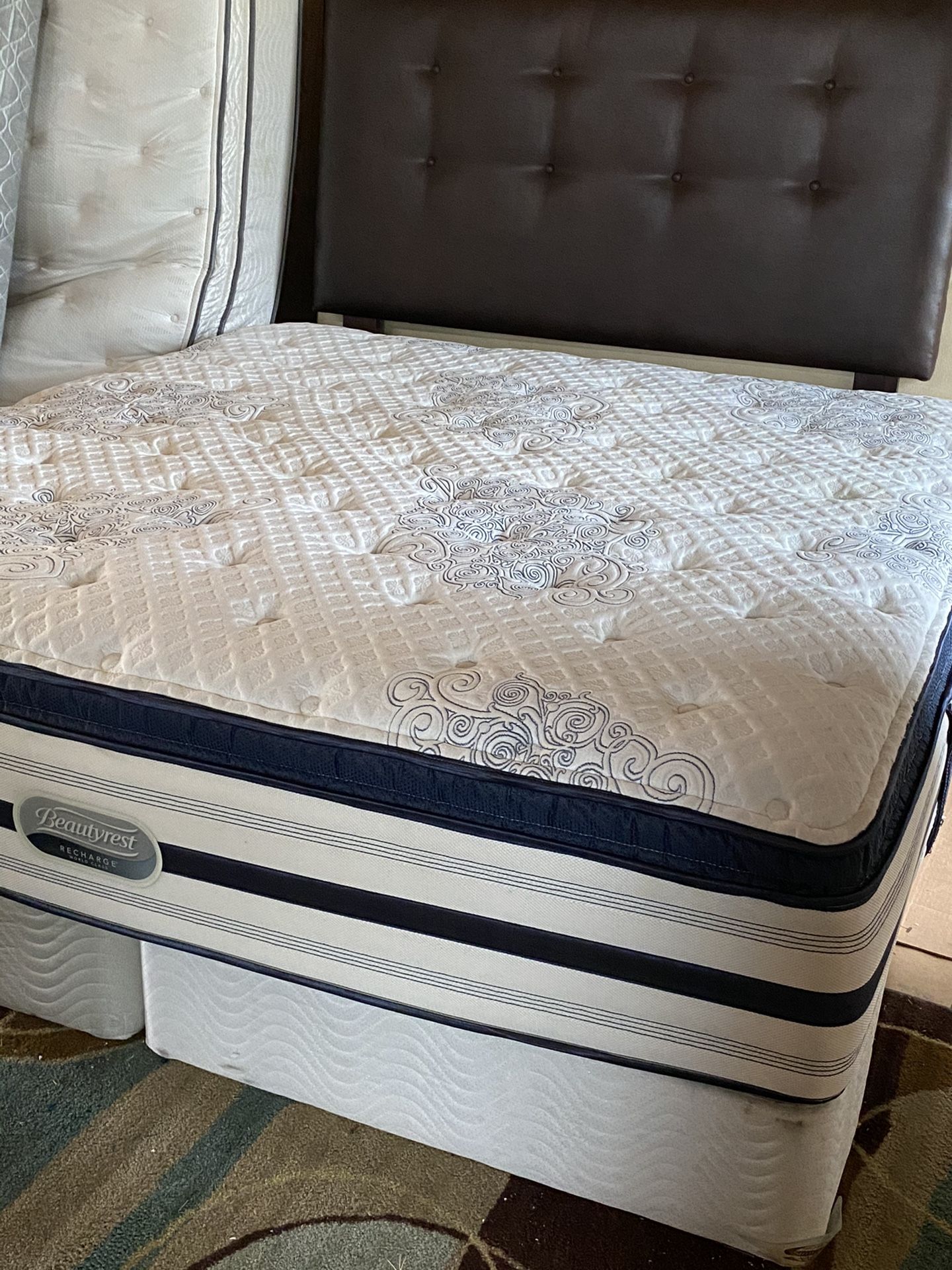 USED KING SIZE BEAUTYREST PILLOWTOP PLUSH MATTRESS WITH BOX SPRING for ...