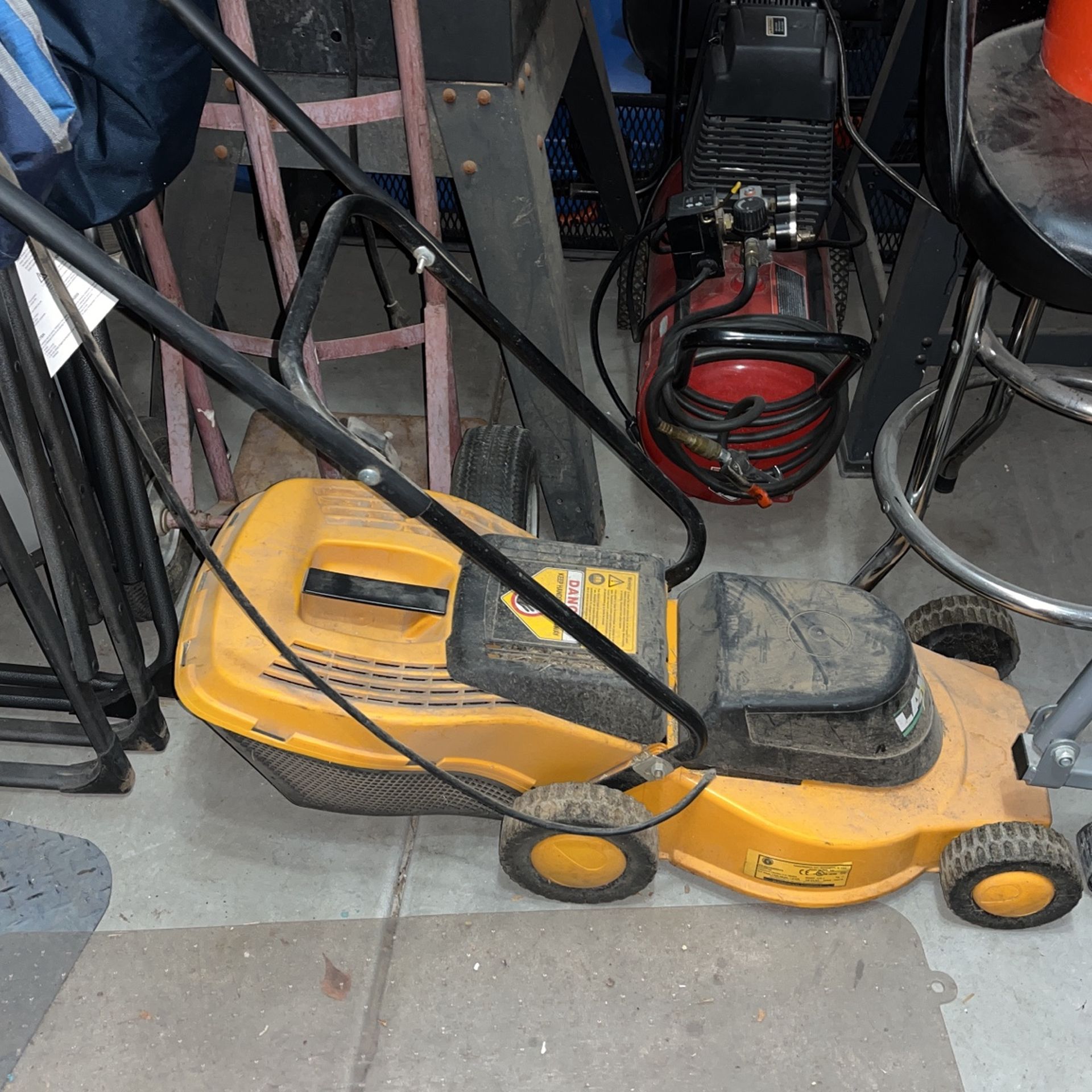 Used Lawn Pup Small Electric Mower for Sale in Mesa, AZ - OfferUp
