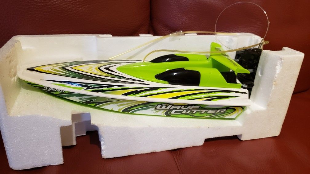 SPEED RACING BOAT FAST LANE RC WAVE CUTTER BOAT. for Sale in Miami ...