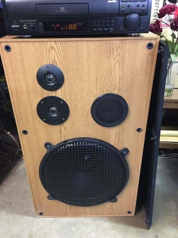 KLH 915 OAK pair speakers $50 just this weekend!!! for Sale in West ...