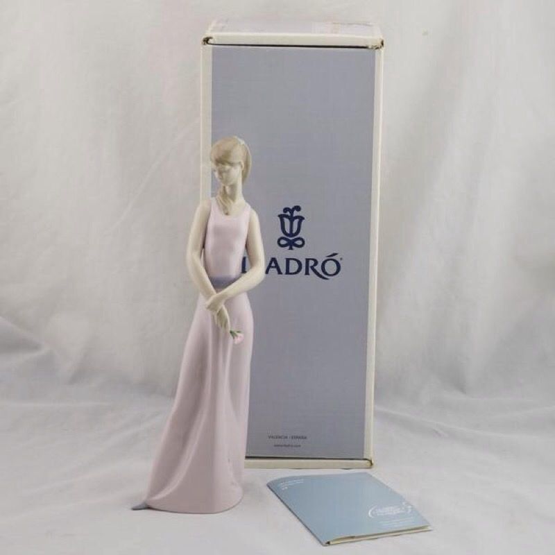 Lladro The Lady Of The Rose Figurine 6857 with Box for Sale in Miami ...