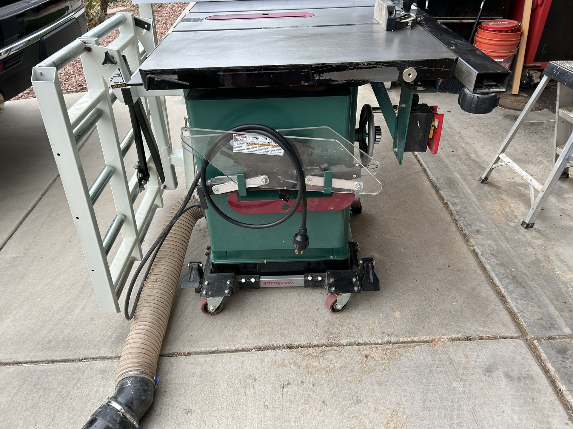 Grizzly G1023RLWX - 10" 5 HP 240V Cabinet Table Saw with Built-in ...