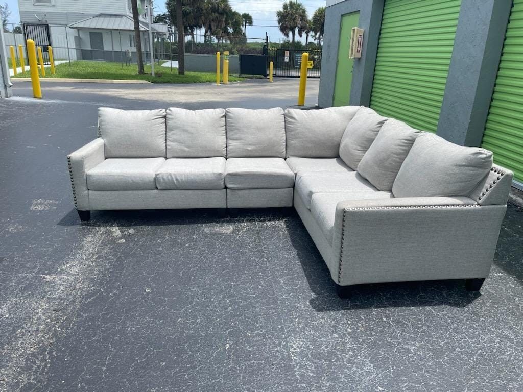 Light Grey Sectional Sofa for Sale in Hollywood, FL - OfferUp