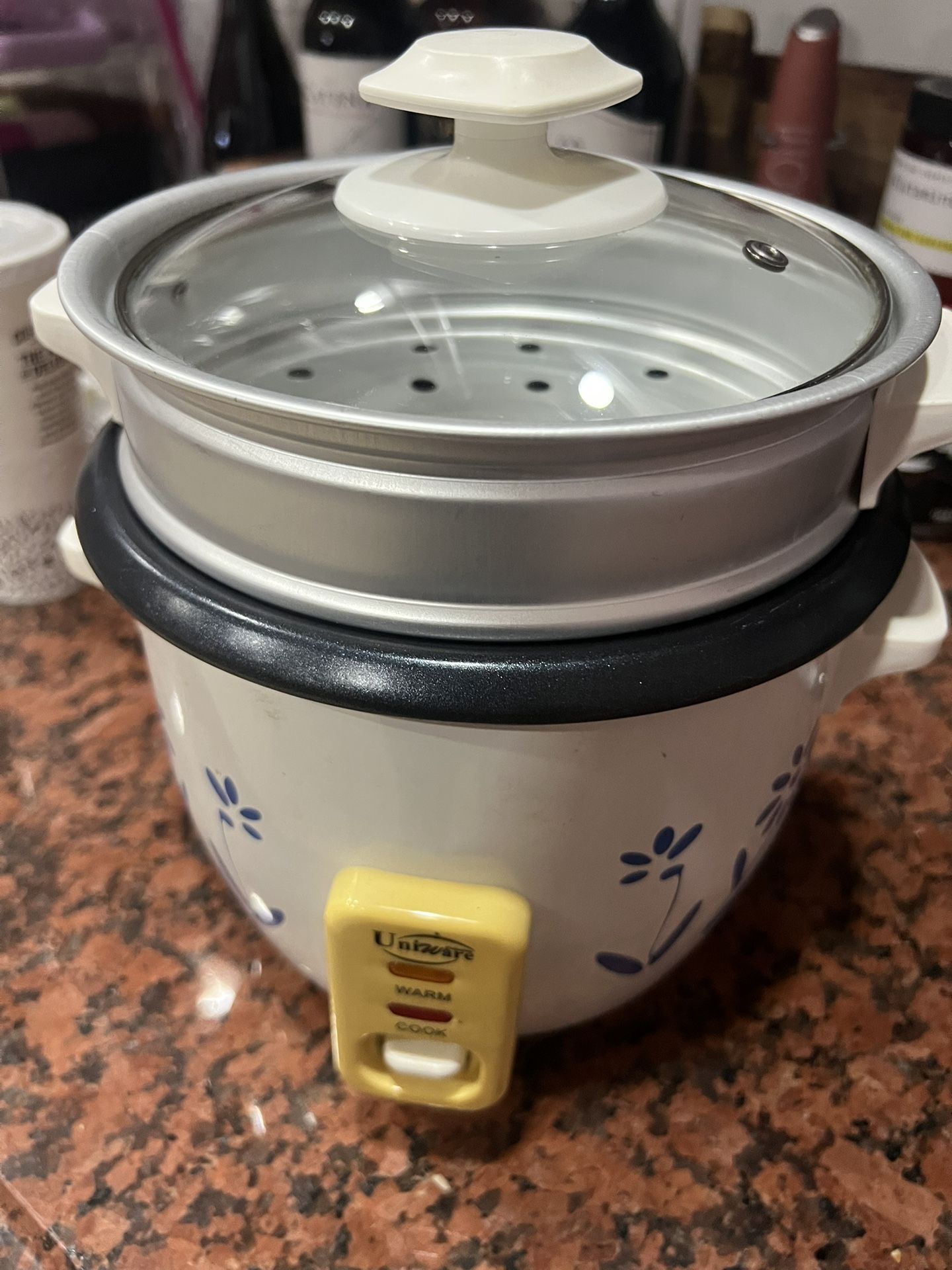 $5 4-Cup Rice Cooker for Sale in Miami, FL - OfferUp