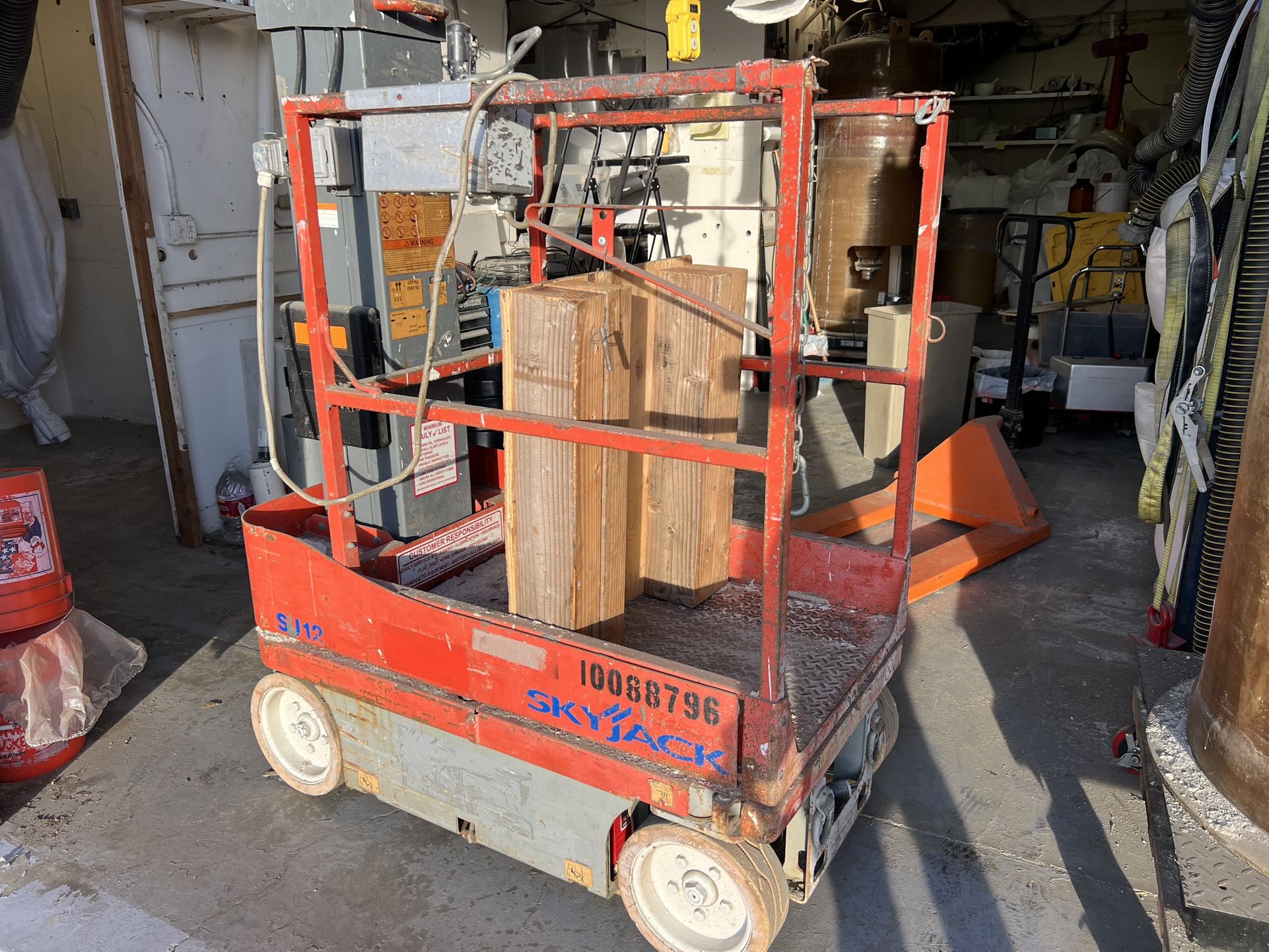 Used SKYJACK SJ12 ELECTRIC VERTICAL DRIVABLE MAN LIFT for Sale in ...