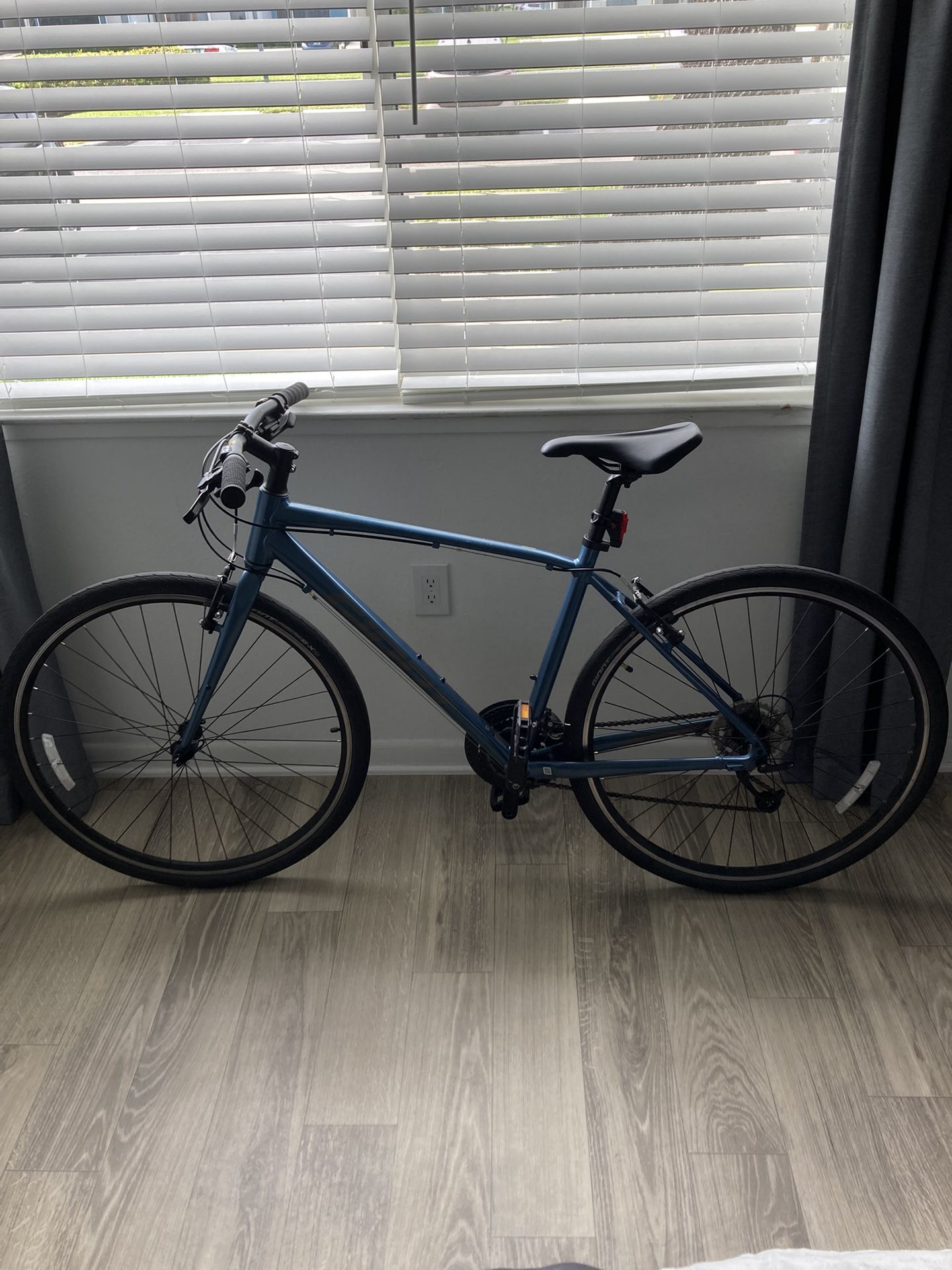 Giant Escape 3 - Hybrid Bicycle for Sale in Tamarac, FL - OfferUp