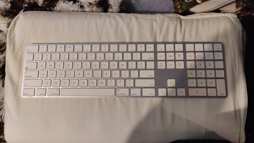 Apple Wireless Magic Key Board for Sale in Los Angeles, CA - OfferUp