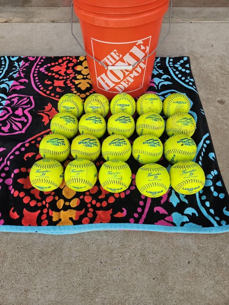 20 Dudley 12"USSSA Classic M Slowpitch Softballs for Sale in Spring ...