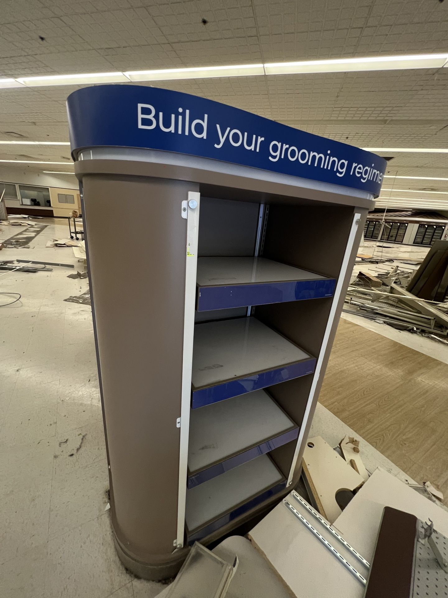 Free displays Everything Must Go for Sale in San Diego, CA - OfferUp