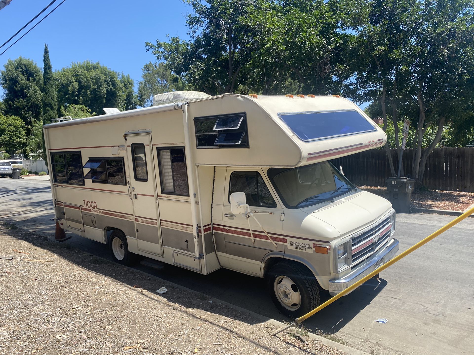 Chevy RV 1990 ( 23ft) v8 engine sleeps comfortable 6 people. for Sale ...