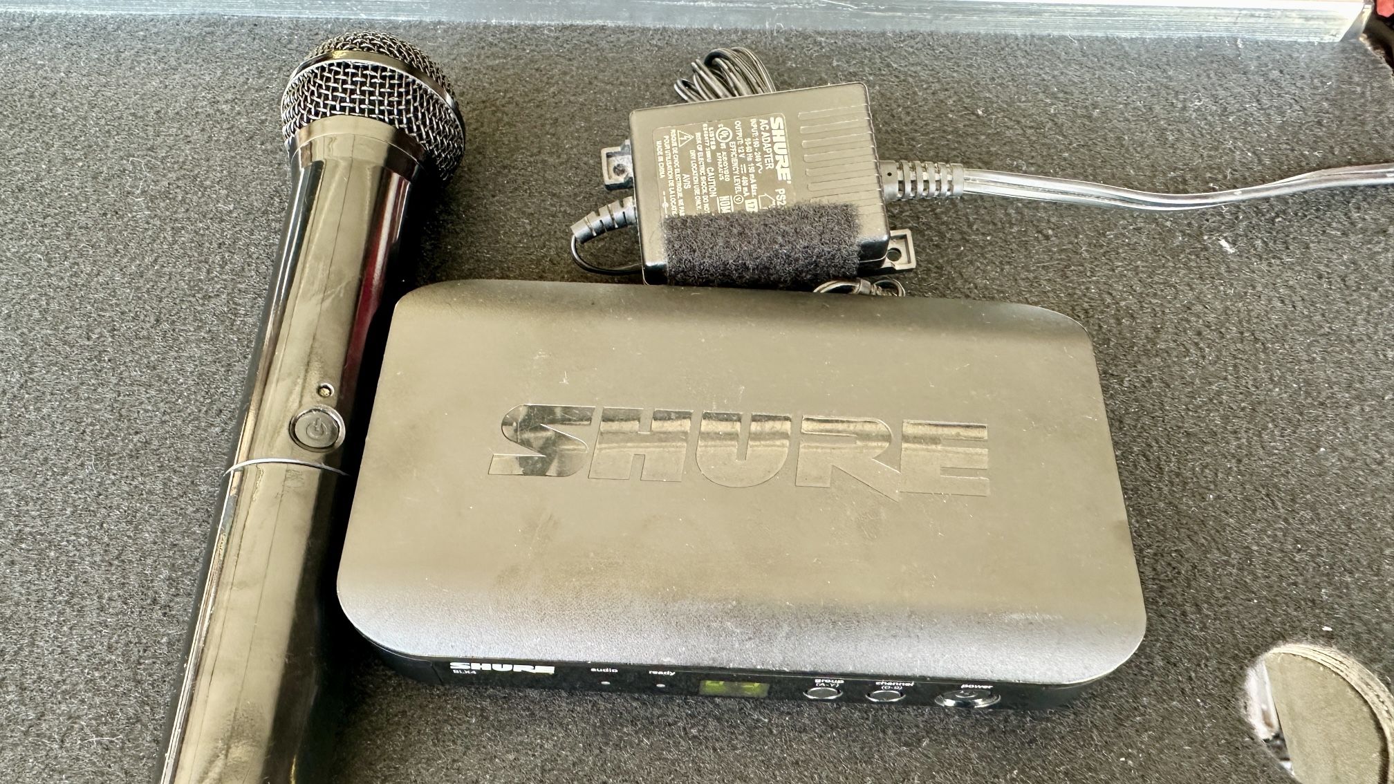 Shure Blx4 Wireless Receiver Blx2 H8 Microphone for Sale in Fontana, CA ...