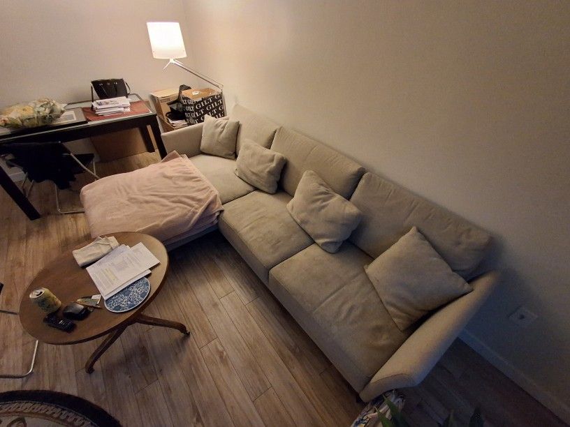 Gray Sectional Couch for Sale in Seattle, WA - OfferUp