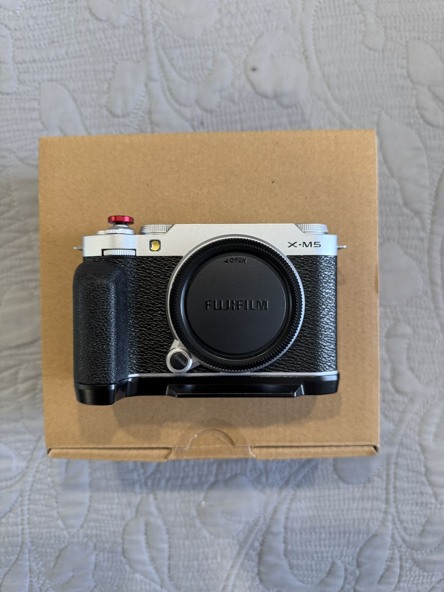 Fujifilm XM5 Silver for Sale in Los Angeles, CA - OfferUp
