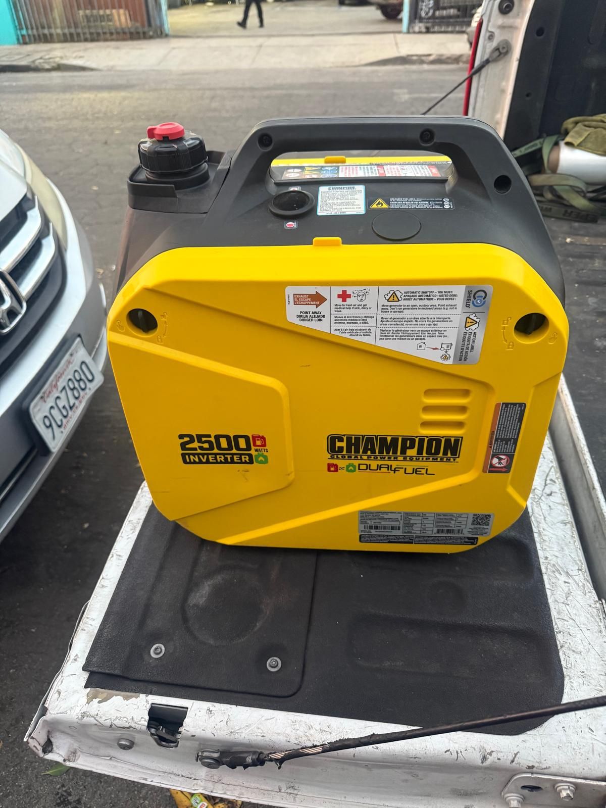 Champion 2500/1850-Watt Recoil Start Gasoline/Propane Powered Dual Fuel ...