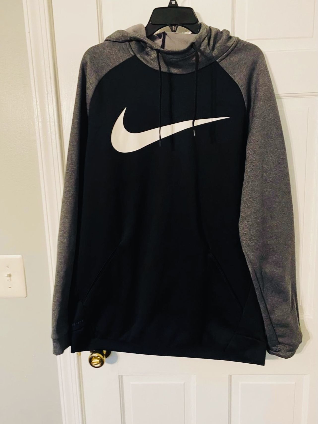 Very nice Nike Sweater size (L)like new only $25 for Sale in ...