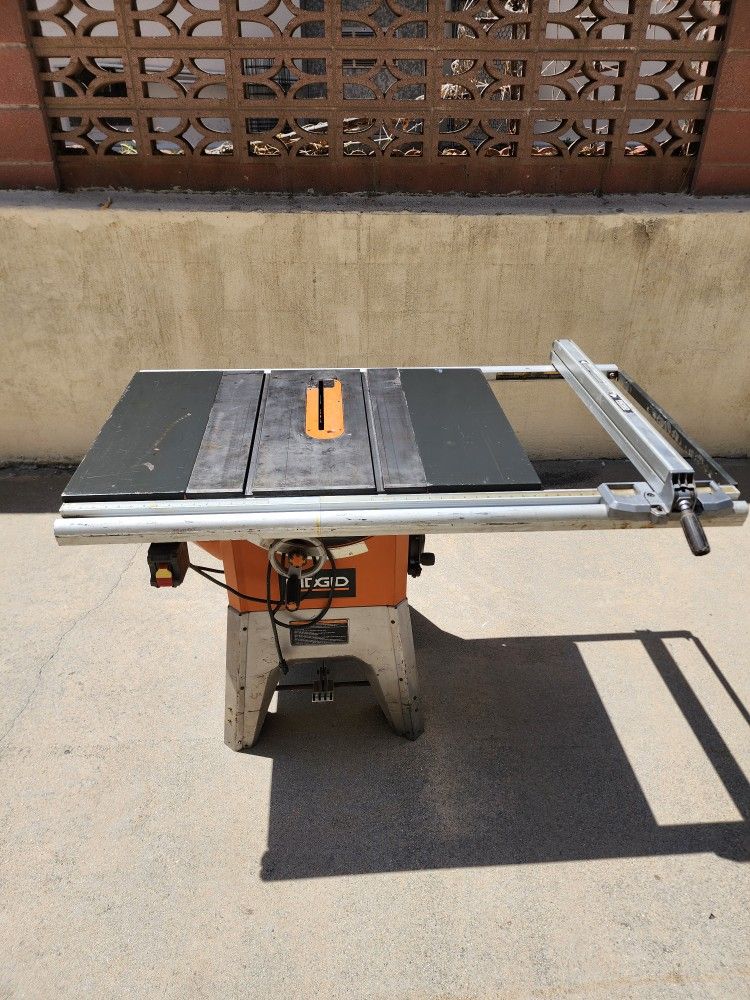 Ridgid 10" Contractor Table Saw for Sale in Alhambra, CA - OfferUp