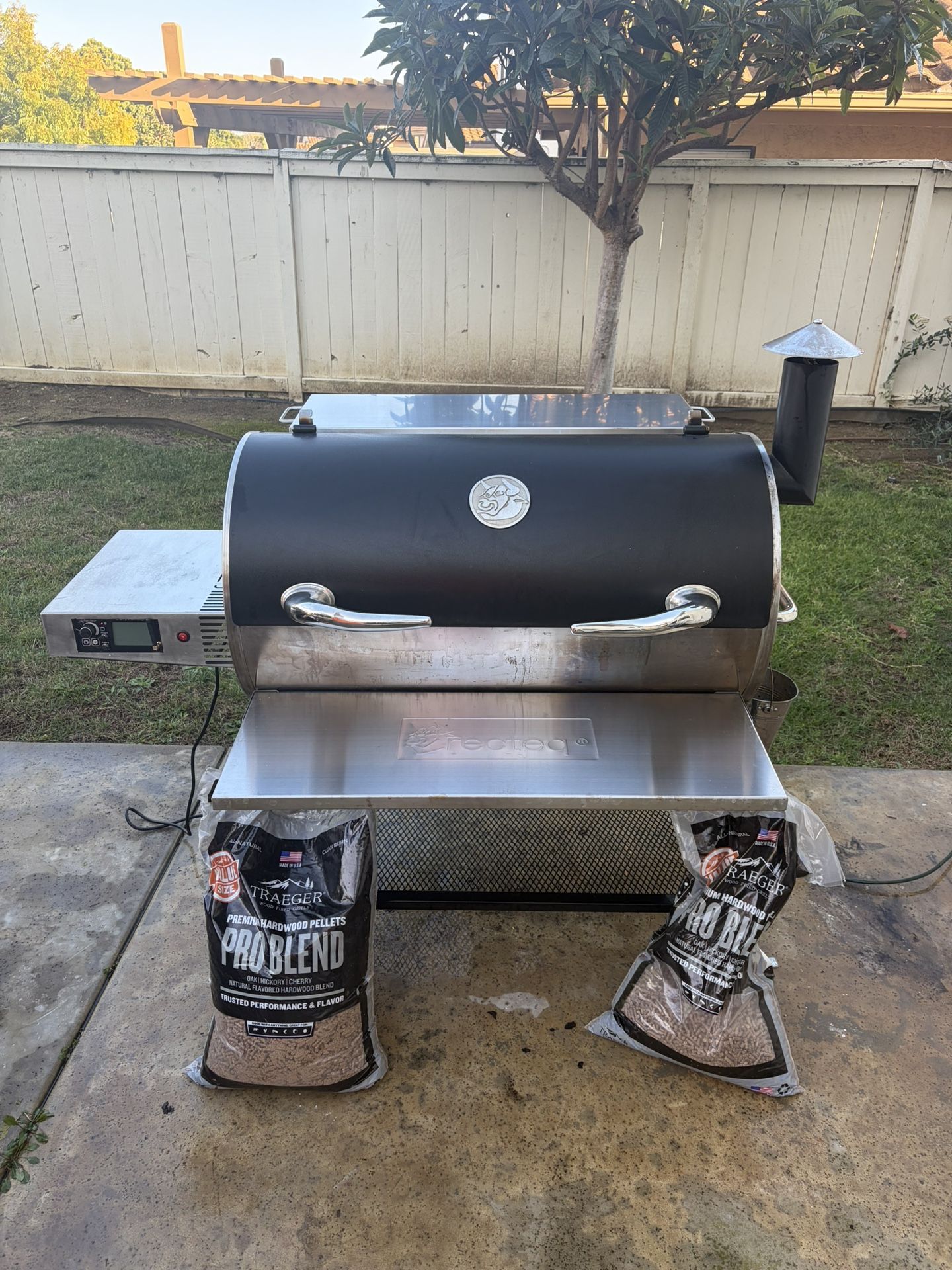Recteq RT-700 “The Bull” Pellet Smoker Grill w/ Front Folding Shelf ...