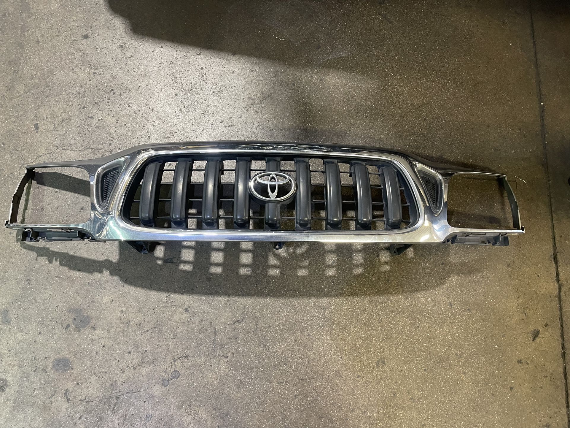 01-04 Tacoma Front Grill for Sale in Santa Ana, CA - OfferUp