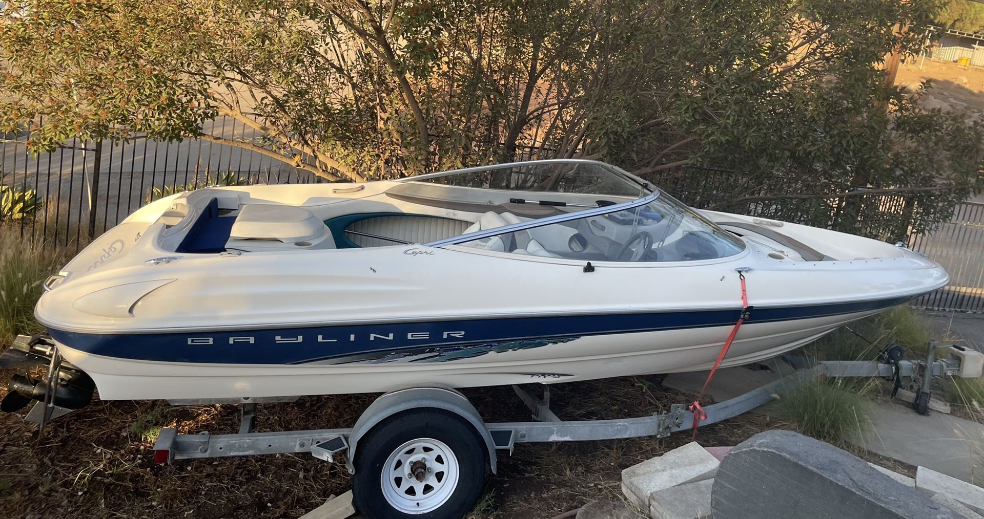 98 Bayliner Capri for Sale in Lakeside, CA - OfferUp