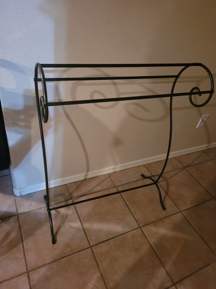 black metal quilt rack for Sale in Gilbert, AZ - OfferUp