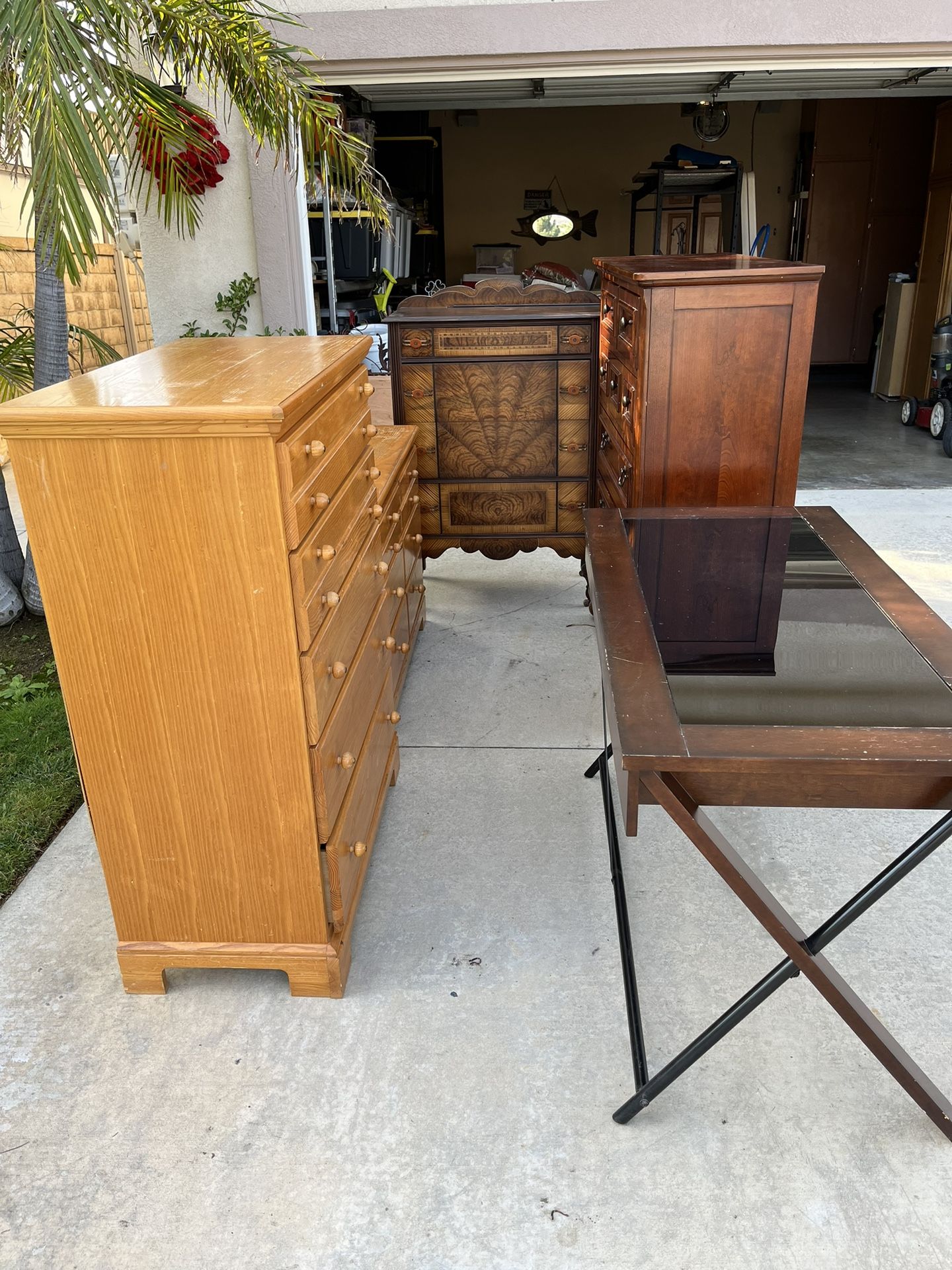 Free Dressers And Desk for Sale in Corona, CA - OfferUp