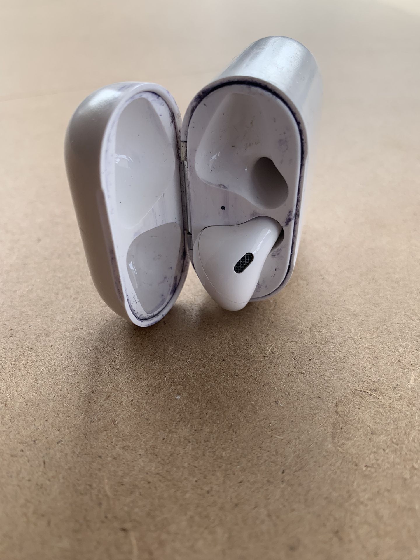 Apple AirPods Case And One Air Pod Being Sold As Is for Sale in ...