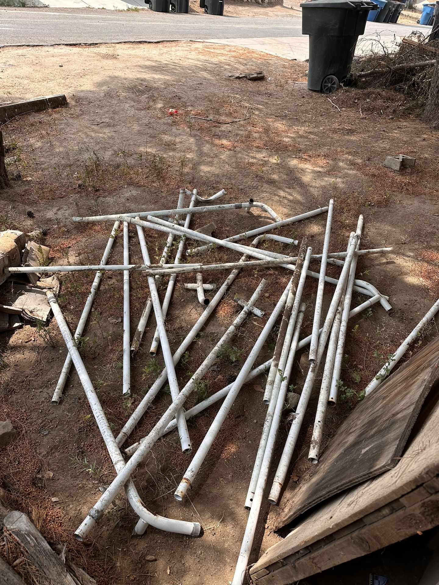 Free Metal Canopy Shade Pipes Frame for Sale in Lake Elsinore, CA - OfferUp