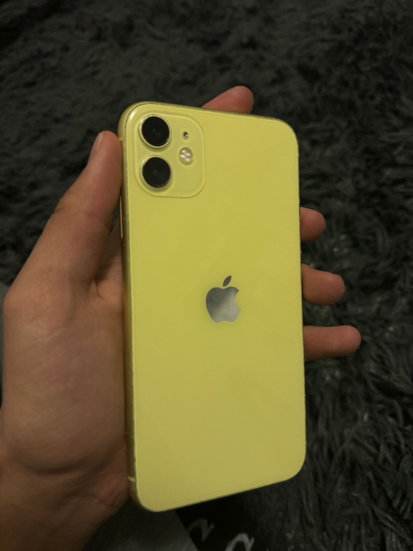 Iphone 11 (Yellow) for Sale in Palmdale, CA - OfferUp