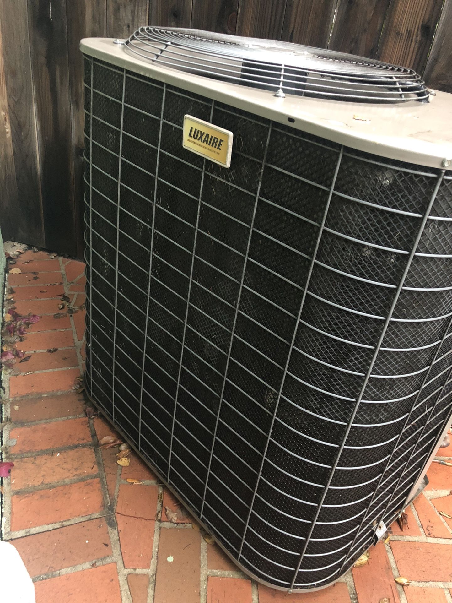 Luxaire Heating and Air Conditioning Unit for Sale in LA CANADA FLT, CA ...