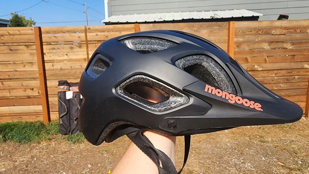 Mongoose Adult Bike Helmet, Black for Sale in Everett, WA - OfferUp