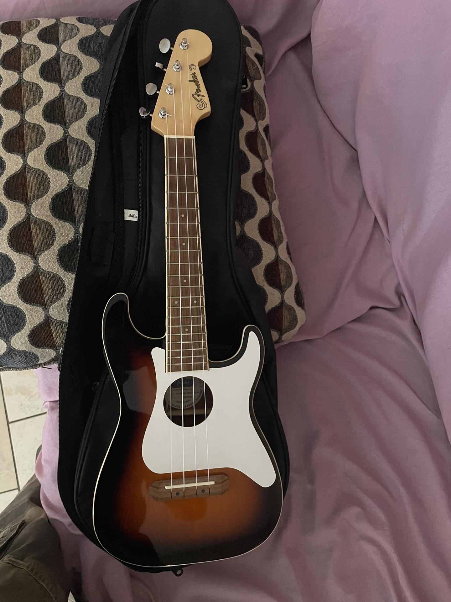 Fender Ukulele With Bag Case for Sale in Tamarac, FL - OfferUp