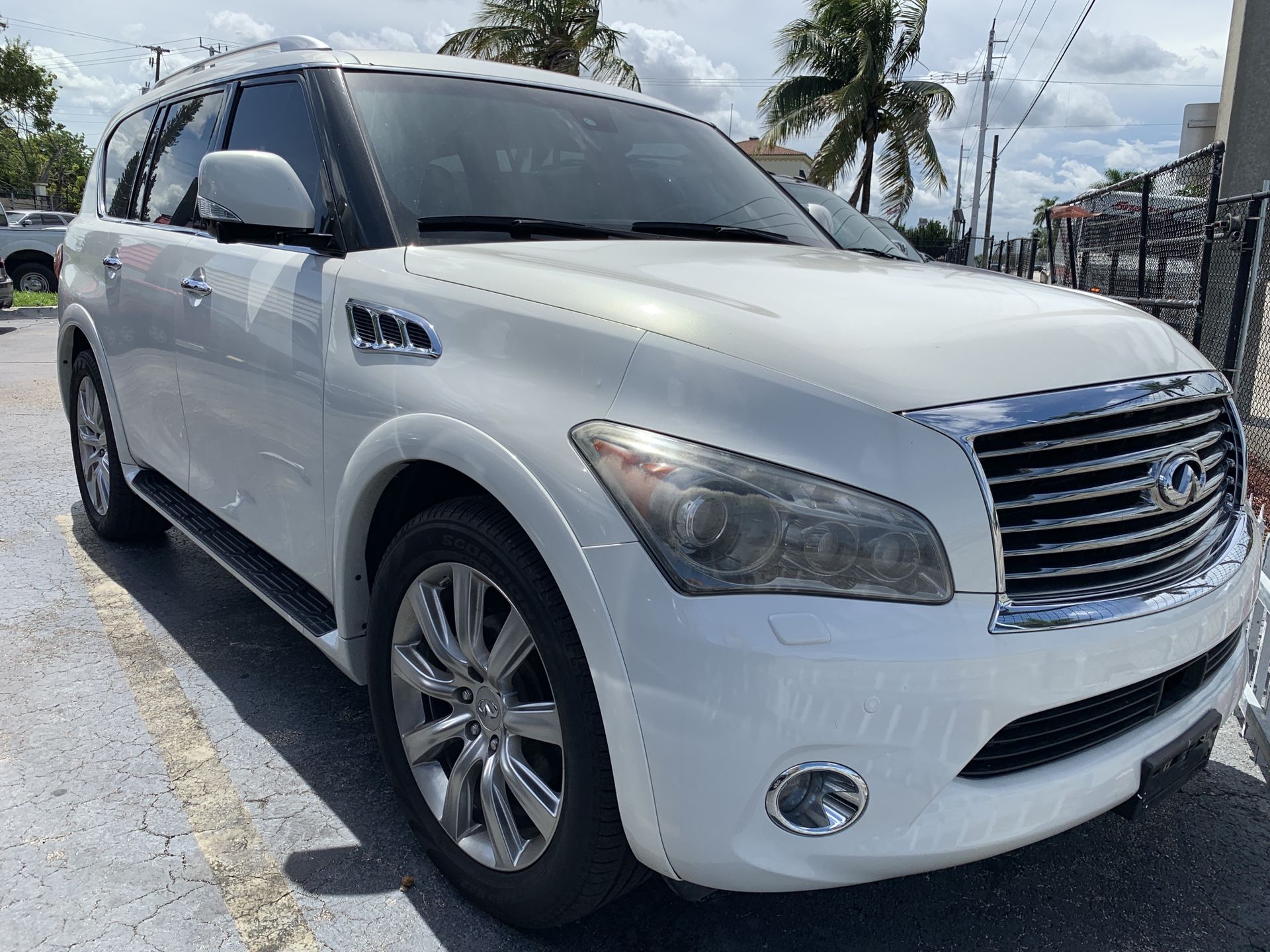 2012 INFINITI QX56 QX 56 white for Sale in Miami, FL - OfferUp
