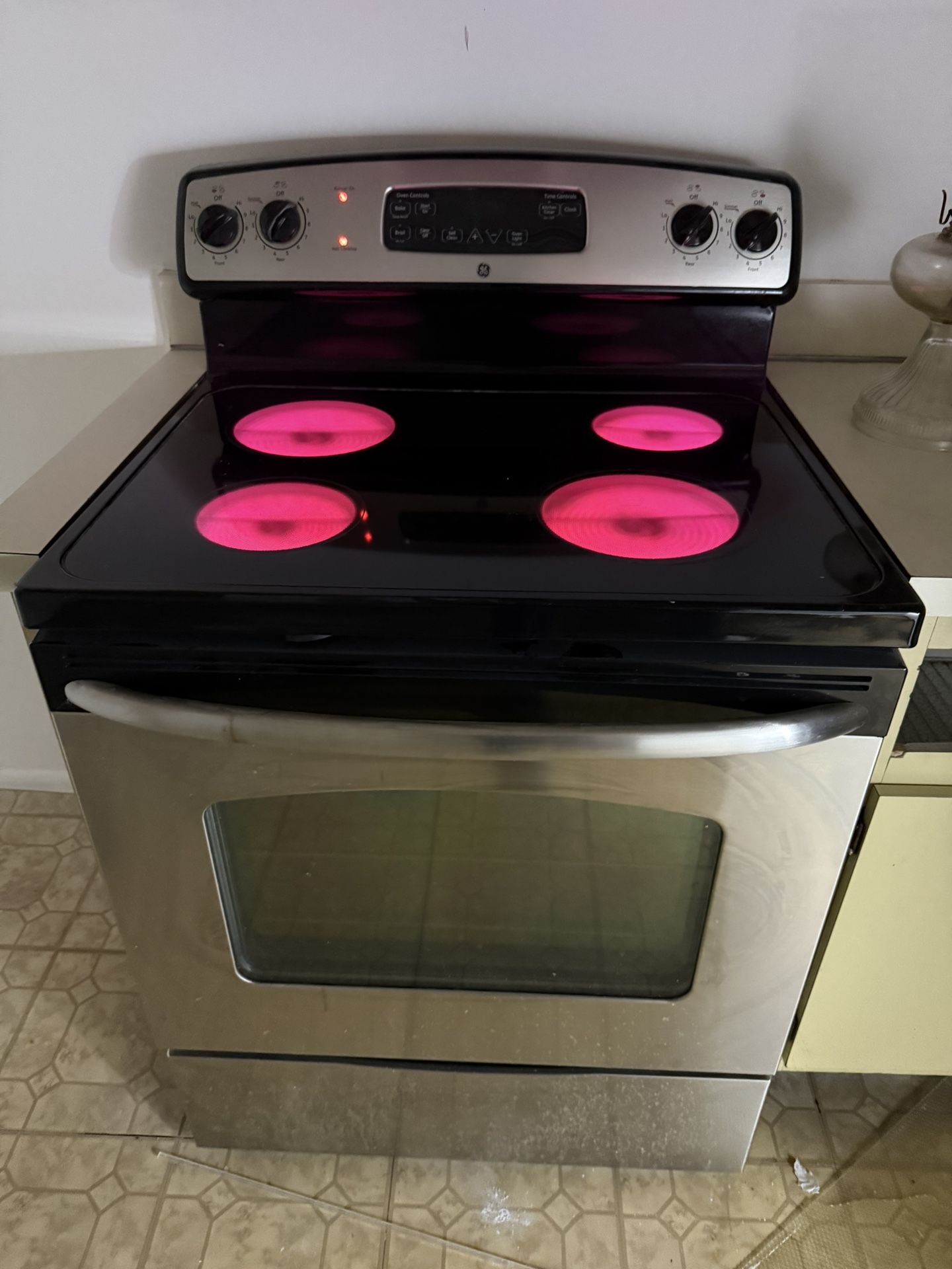 GE Electric Smooth Top Stove $150 for Sale in Miami, FL - OfferUp
